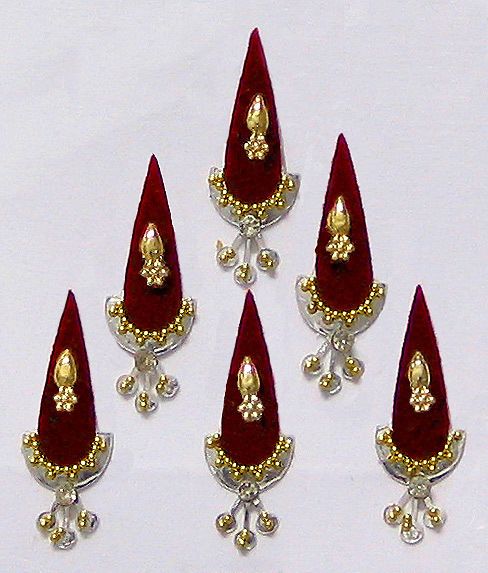 Maroon Bindis