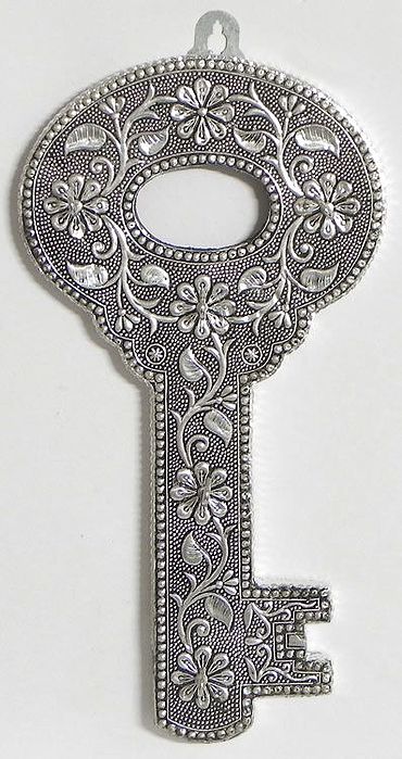 Metal Curved Key with Five Key Rack - Wall Hanging