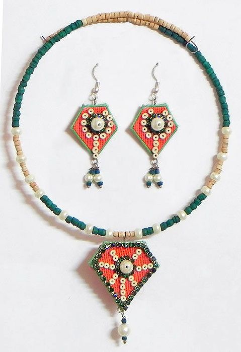 Wooden Bead Spring Necklace with Jute Pendant