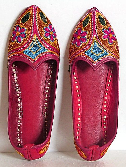 Embroidered Ladies Mojari