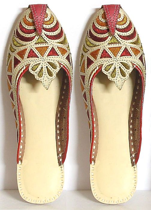 Embroidered Ladies Mojari